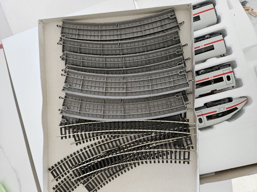 PIKO HO57196 MODEL TRAIN starter set, Hobbies & Toys, Toys & Games on ...