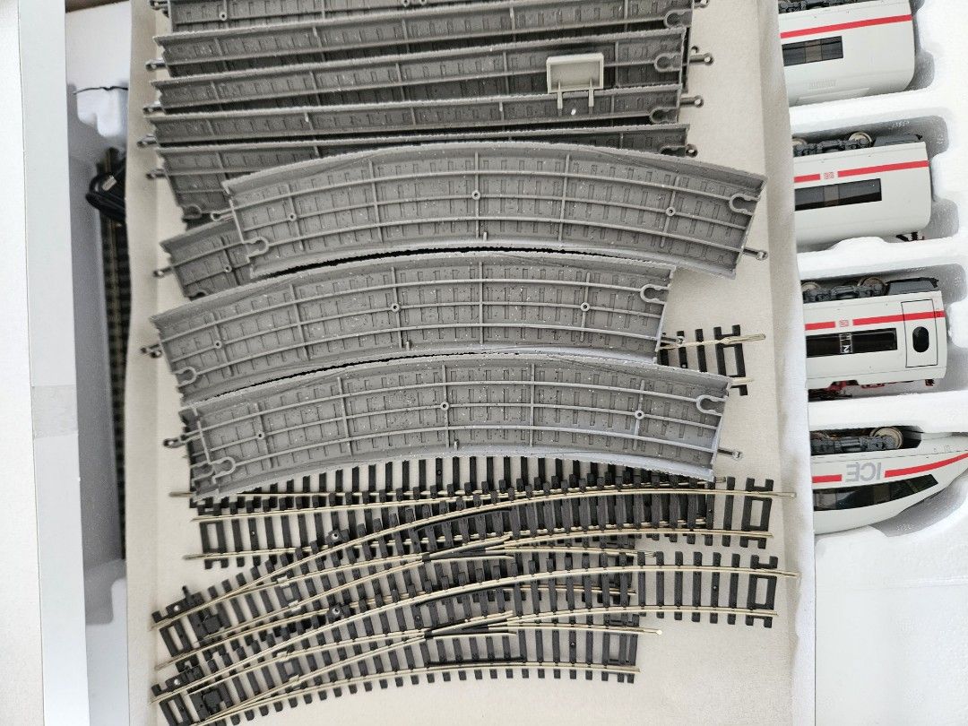 PIKO HO57196 MODEL TRAIN starter set, Hobbies & Toys, Toys & Games on ...