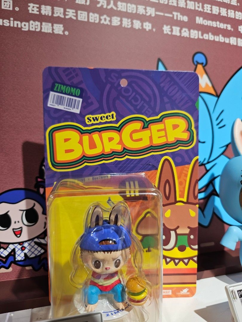 Popmart labubu 吊卡 burger, 興趣及遊戲, 玩具 & 遊戲類 - Carousell