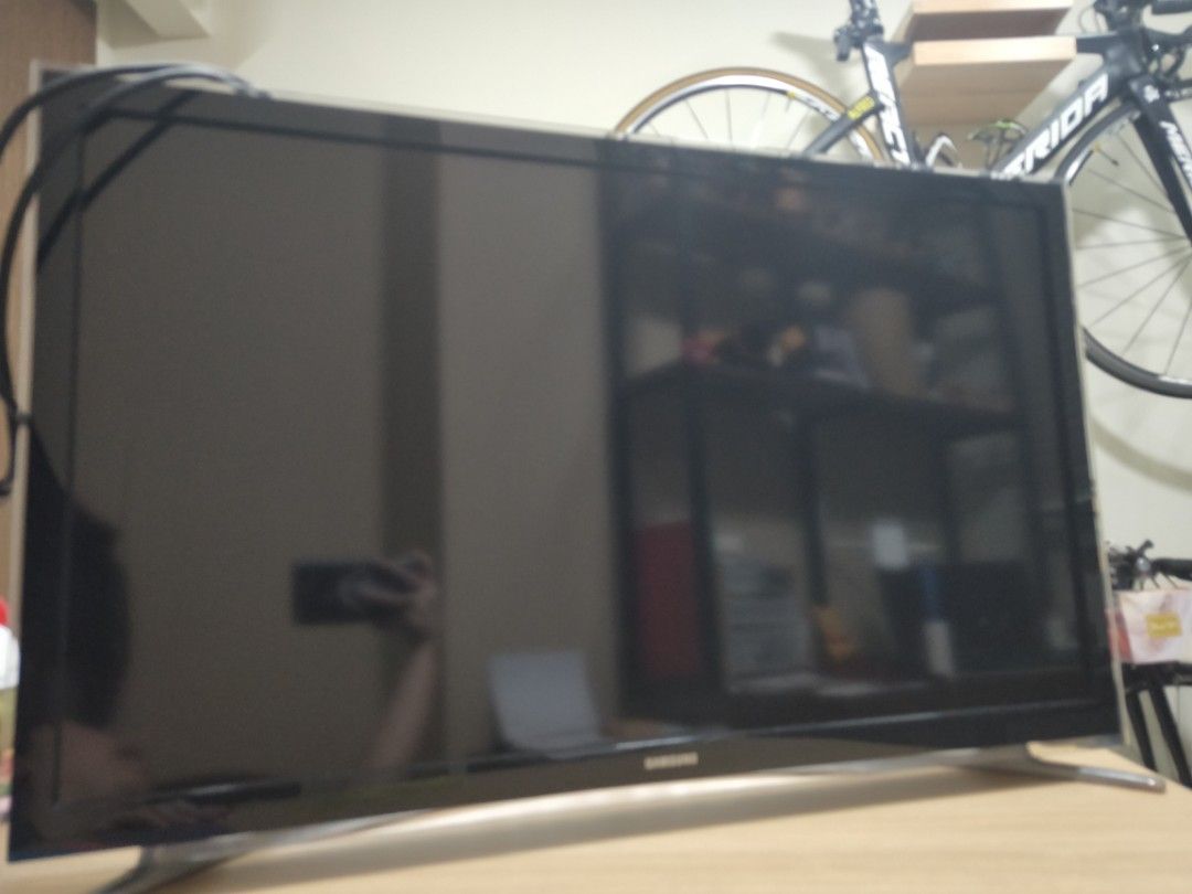 Samsung 32" monitor screen, TV & Home Appliances, TV & Entertainment ...