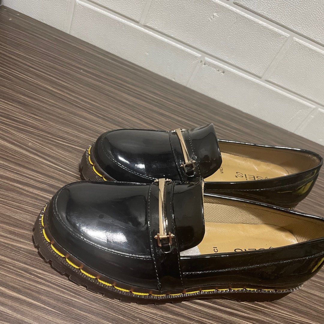 Sepatu docmart shoes wanita korea, Fesyen Wanita, Sepatu di Carousell