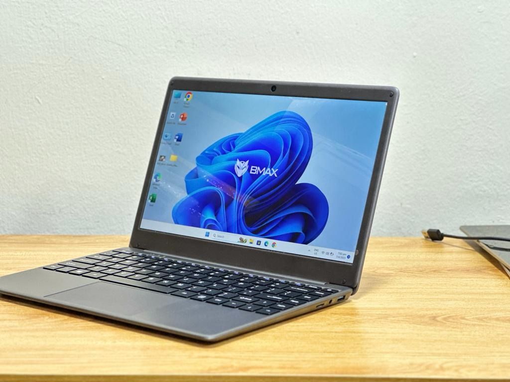 Slim 15.6 Inch SSD Laptop - 256GB + 8GB RAM - Big Screen - Free MS ...