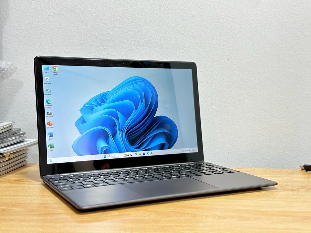 Slim 15.6 Inch SSD Laptop - 256GB + 8GB RAM - Big Screen - Free MS ...