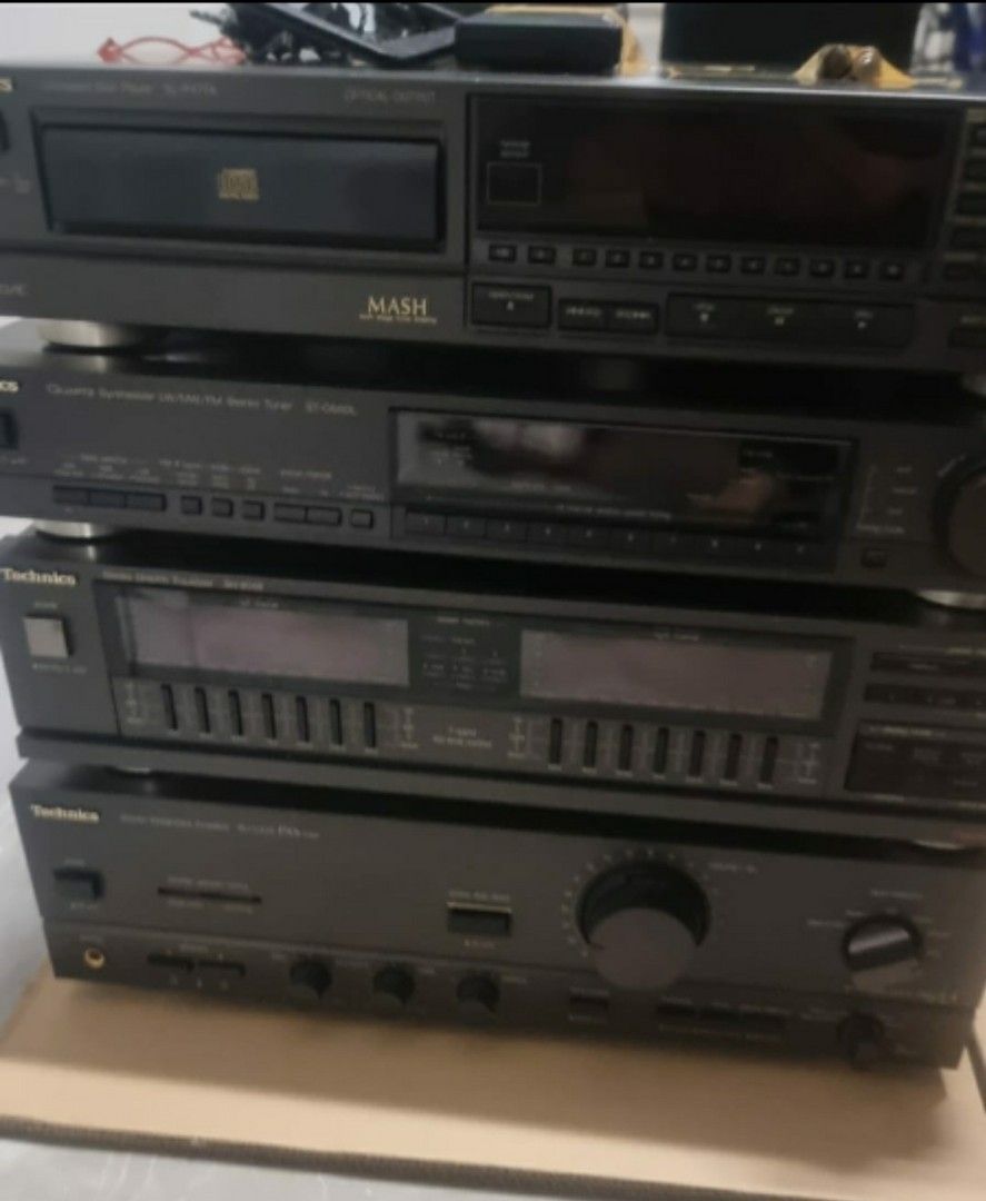 Technic Hi Fi System Set come with Technic SU-V470 amp, cd player ...