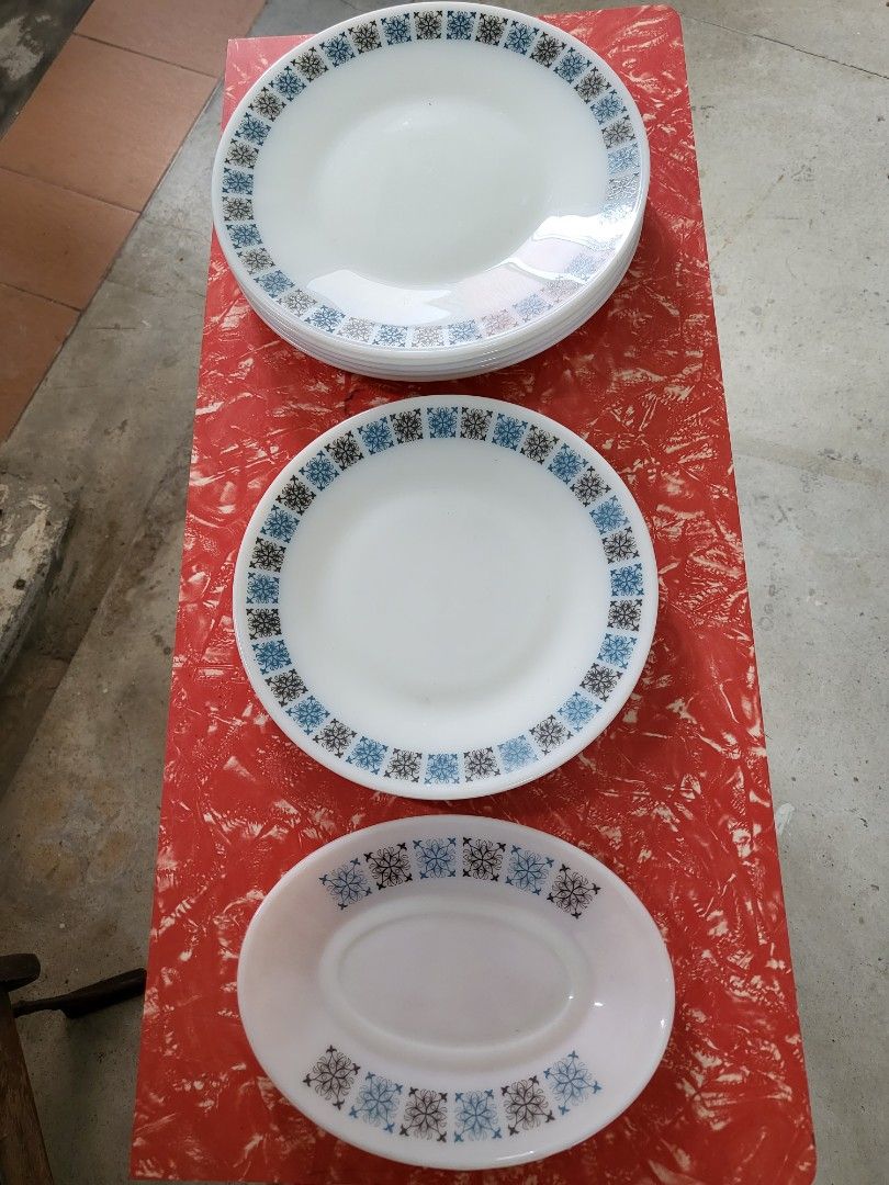 Vintage Pyrex Chelsea plates, Furniture & Home Living, Kitchenware ...