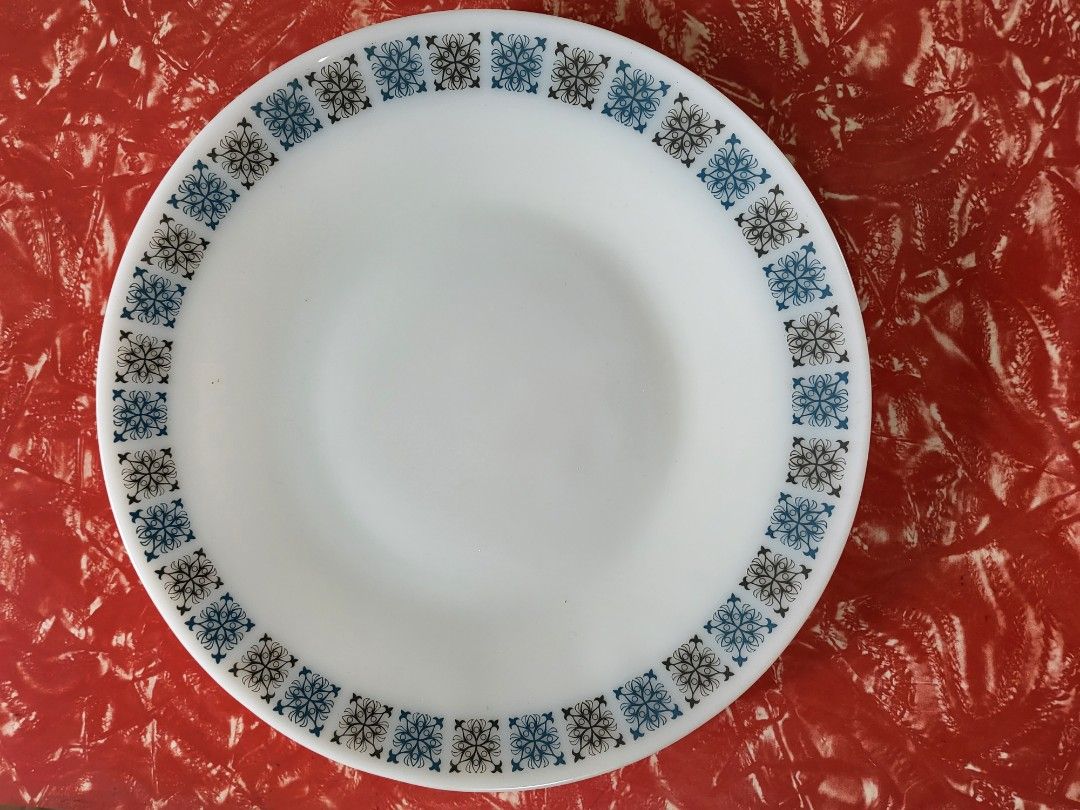 Vintage Pyrex Chelsea plates, Furniture & Home Living, Kitchenware ...