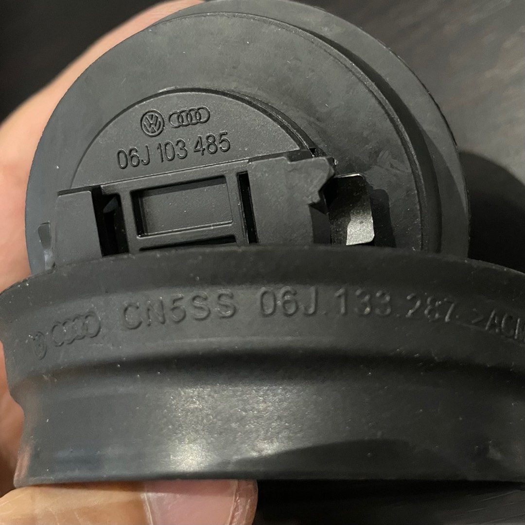 VW Audi Skoda EA888 engine oil filler cap and filler neck lip, Car ...