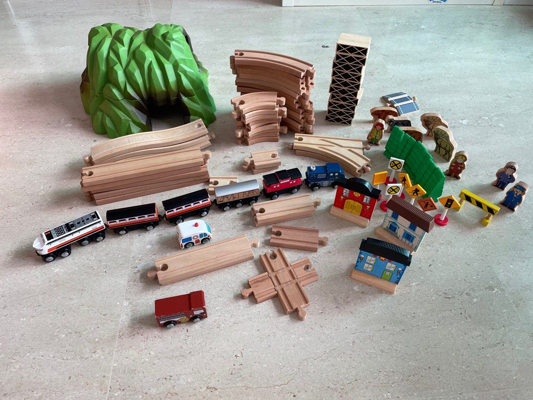 Wooden magnetic train set with full set of tracks and tunnel, Hobbies ...