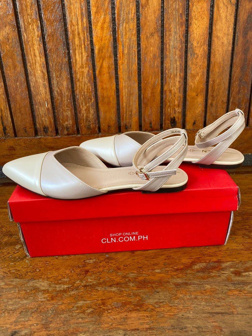CLN flat sandal(nude color), Women's Fashion, Footwear, Flats & Sandals ...
