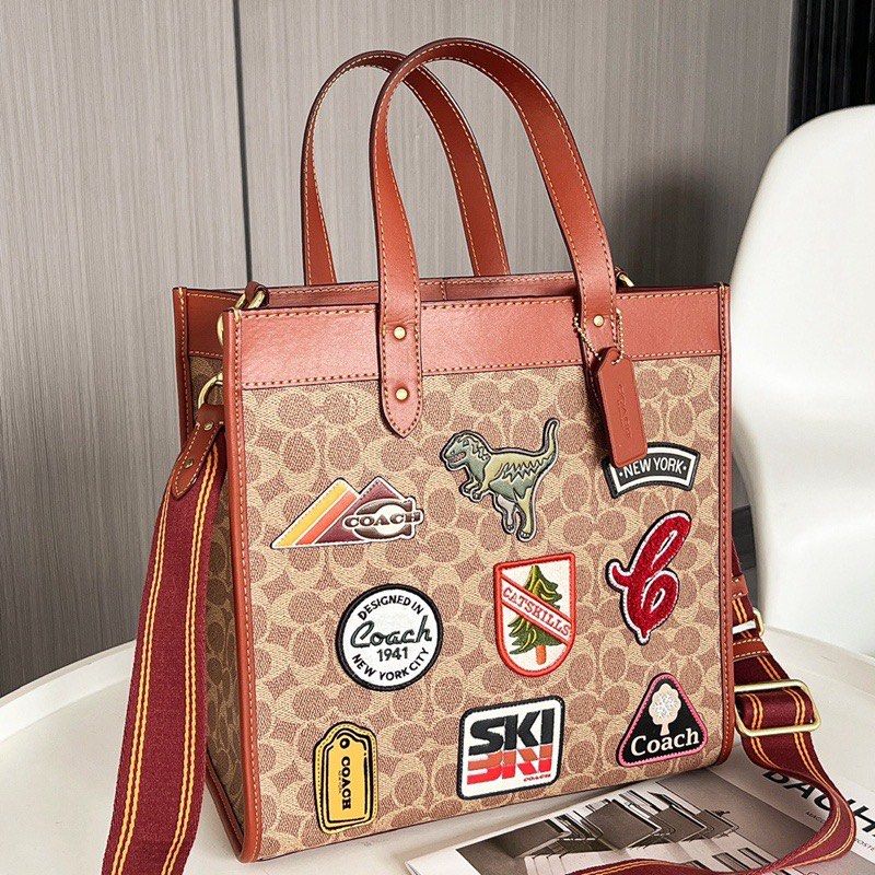 Coach Field Tote in Signature Canvas with Patches, Women's Fashion ...