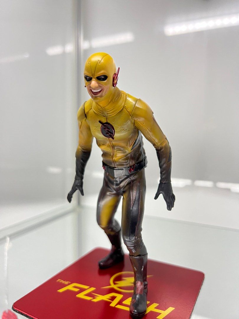 CW Flash and CW reverse flash, Hobbies & Toys, Toys & Games on Carousell
