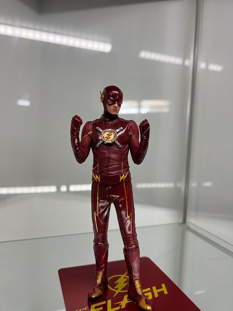 CW Flash and CW reverse flash, Hobbies & Toys, Toys & Games on Carousell