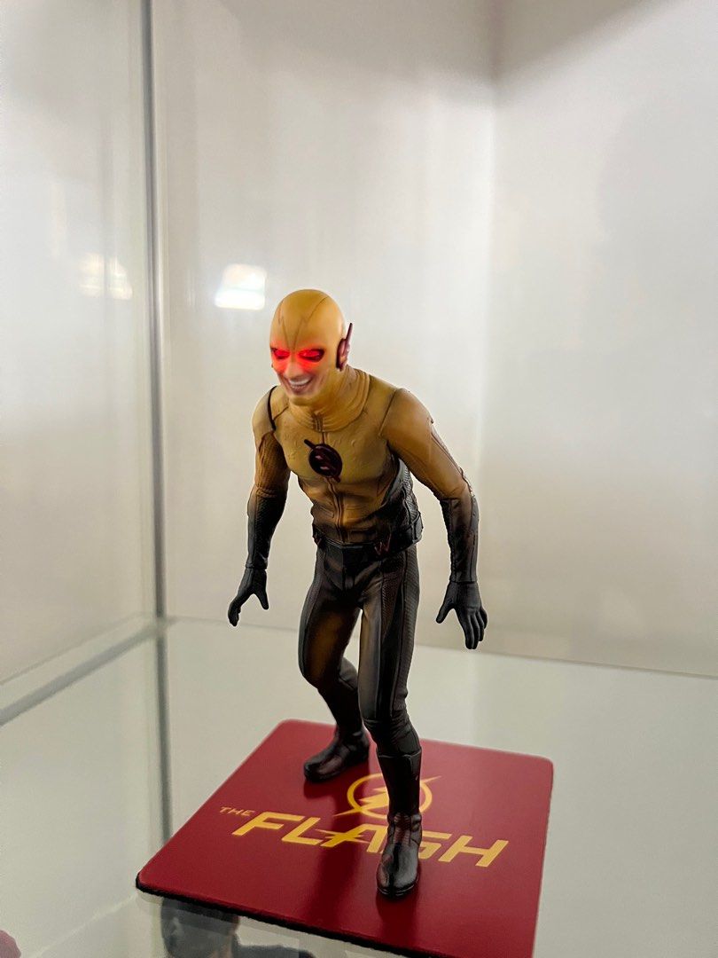 CW Flash and CW reverse flash, Hobbies & Toys, Toys & Games on Carousell