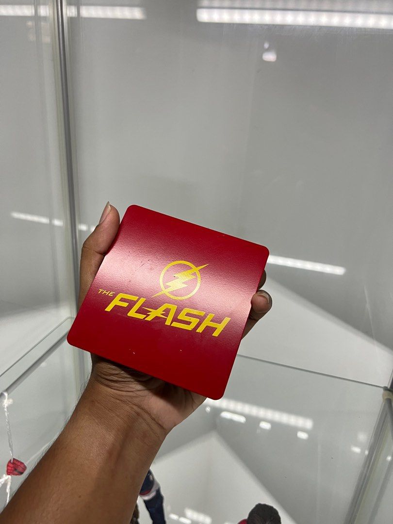 CW Flash and CW reverse flash, Hobbies & Toys, Toys & Games on Carousell