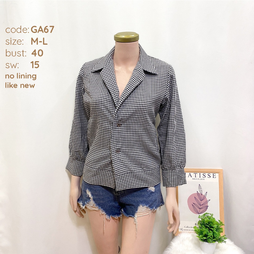GA67 - white and black checkered blazer on Carousell