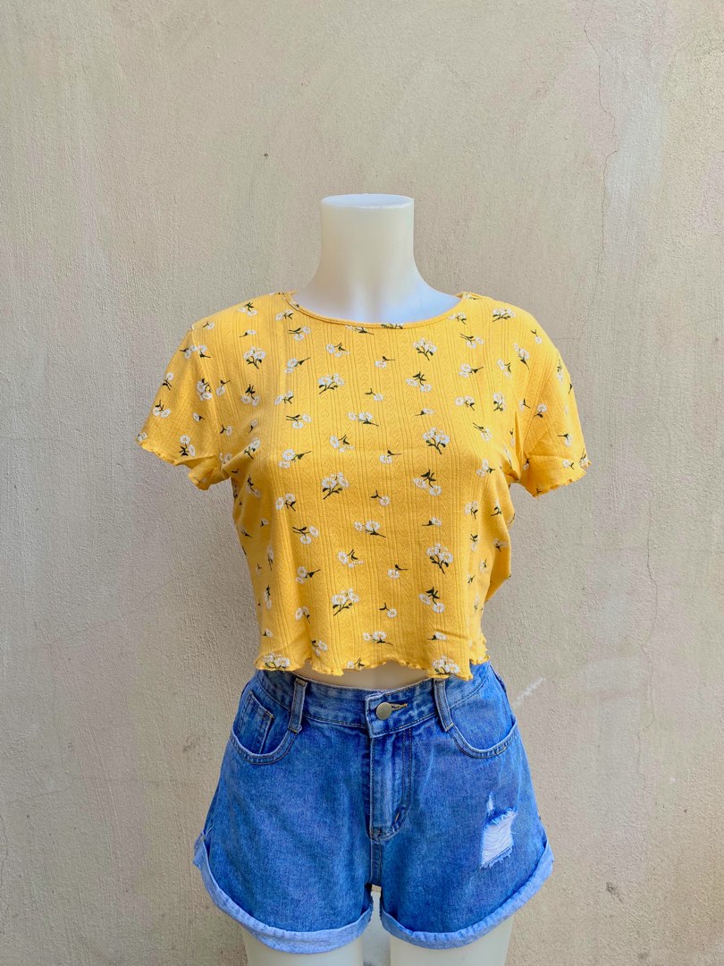 JAY JAYS crop top on Carousell