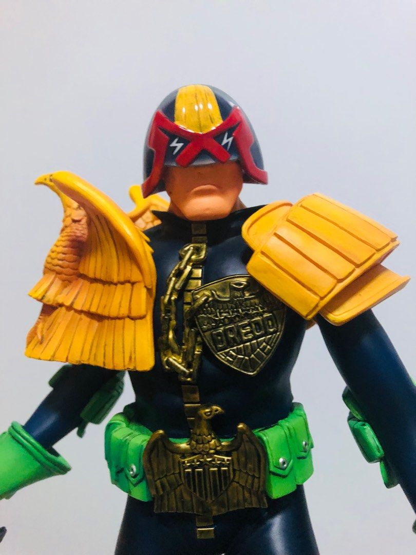 Judge Dredd 11 inch Vinyl statue by Mick McMahon, Hobbies & Toys, Toys ...