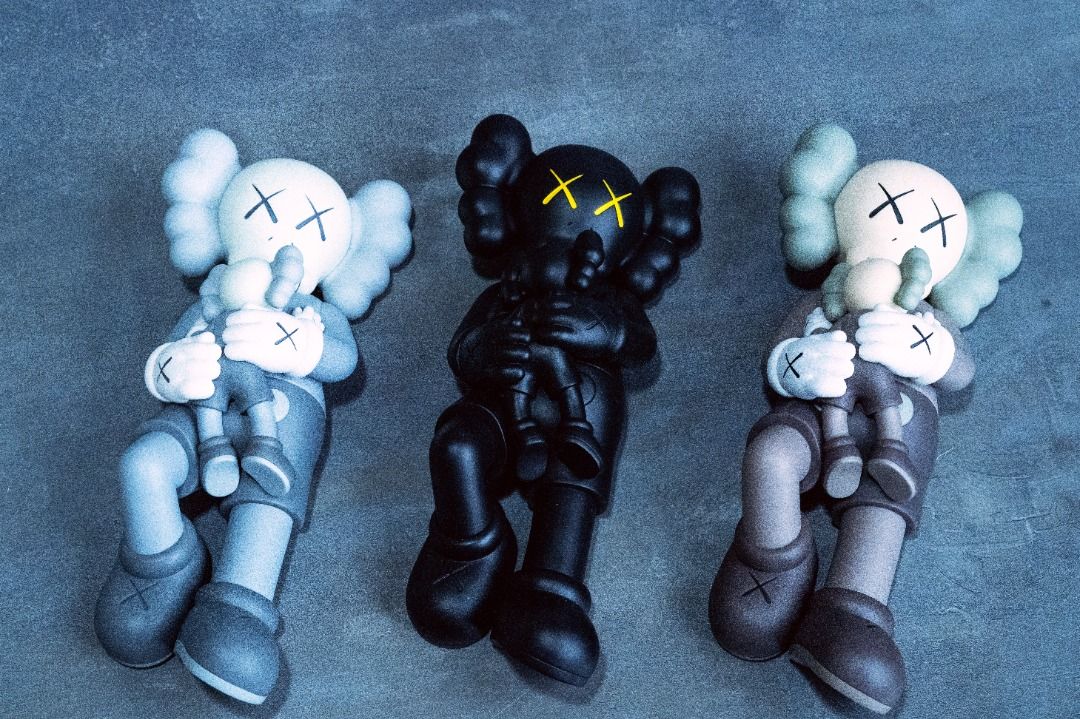 KAWS: Holiday Singapore (Set of 3), Hobbies & Toys, Memorabilia ...