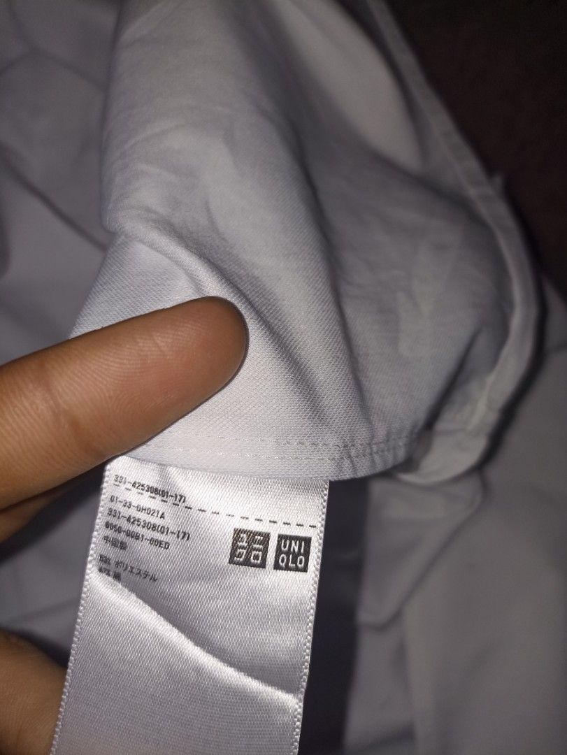 KEMEJA PUTIH POLOS UNIQLO, Fesyen Pria, Pakaian , Atasan di Carousell KEMEJA PUTIH POLOS UNIQLO, Fesyen Pria, Pakaian , Atasan di Carousell