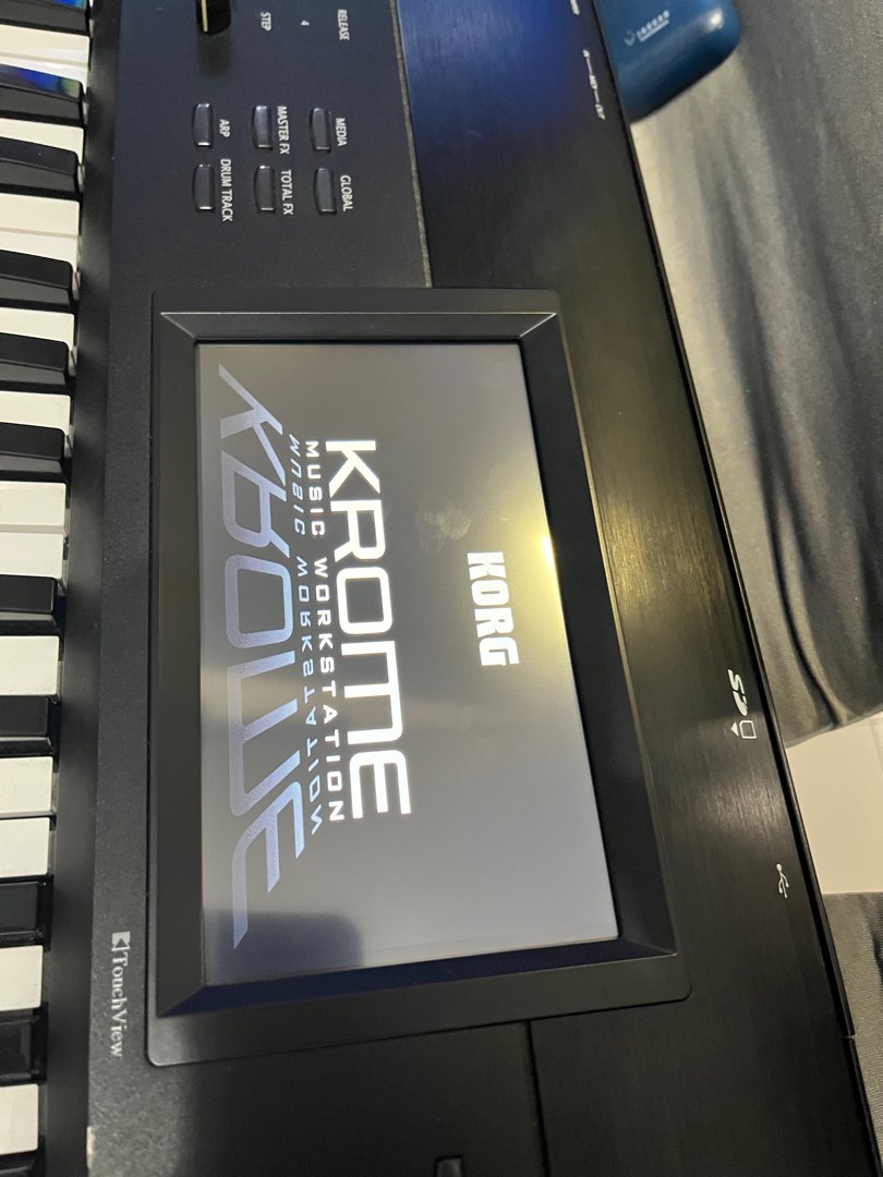 Korg Krome 61 Workstation, Hobbies & Toys, Music & Media, Musical ...