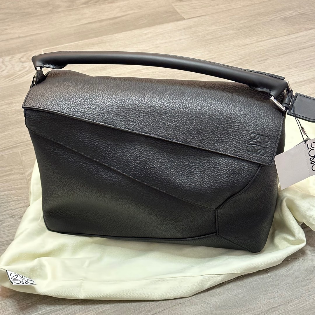 Loewe Large Puzzle Edge bag in grained calfskin, 名牌, 手袋及銀包 - Carousell