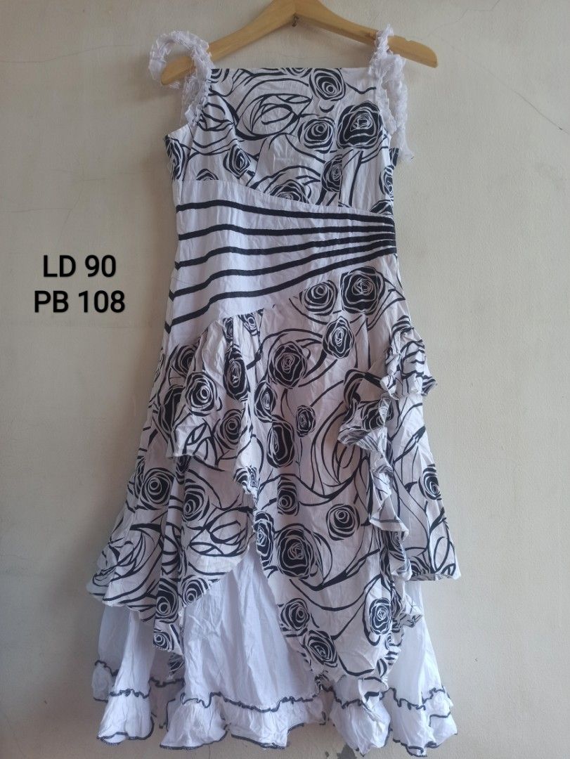 Long dres bunga asimetris umpak, Fesyen Wanita, Pakaian Wanita, Gaun ...