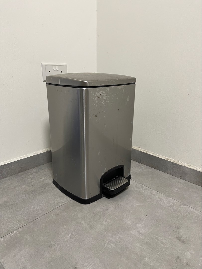 Metal Step Bin, Furniture & Home Living, Cleaning & Homecare Supplies ...