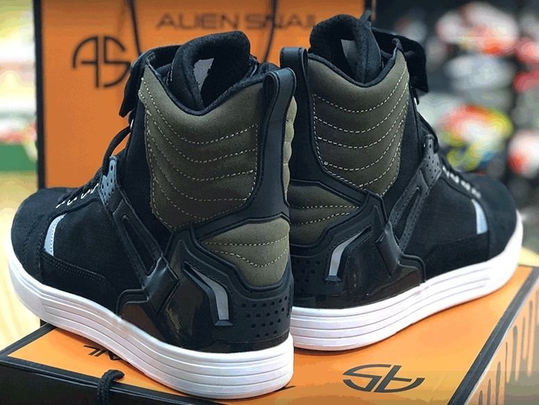 Motorcycle riding boots (Alien Snail), Motorcycles, Motorcycle Apparel ...