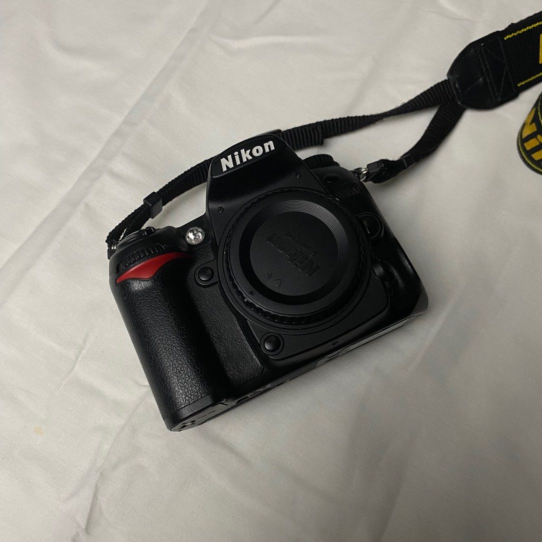 Nikon D7000 with 2 lenses and speedlight on Carousell