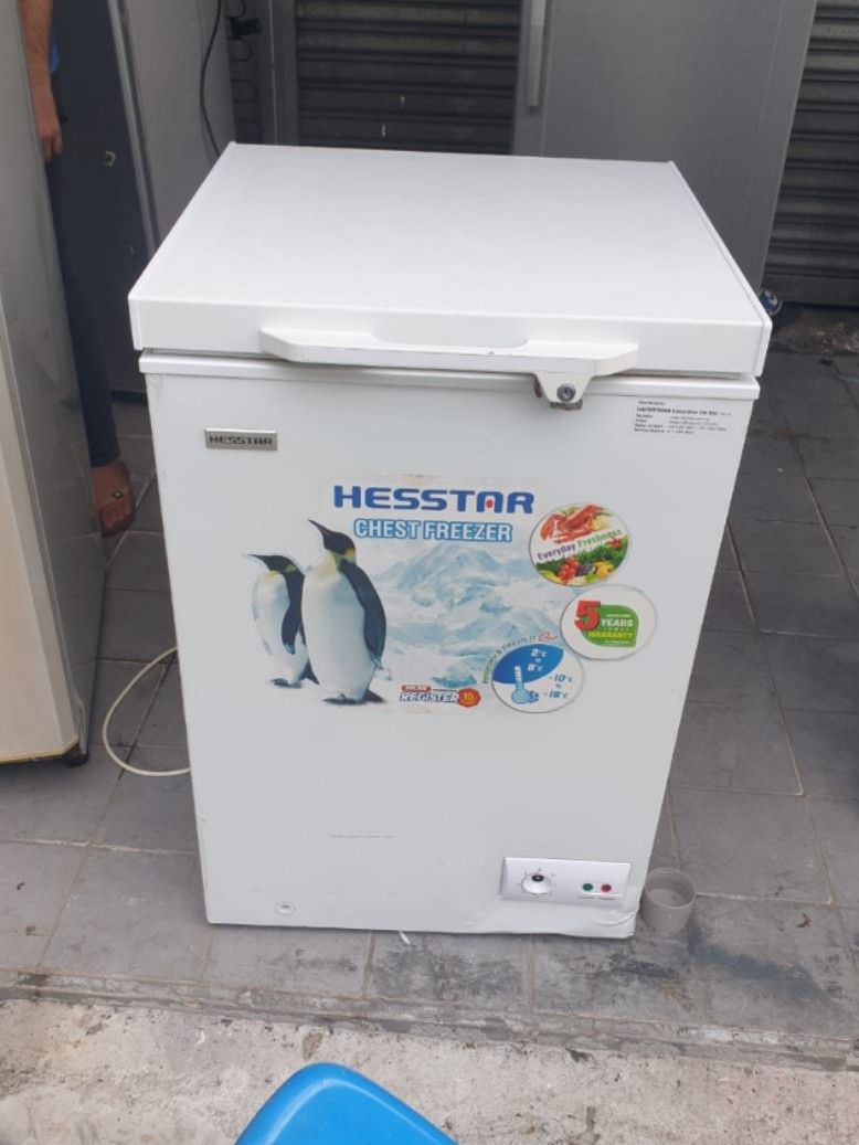 Peti sejuk beku chest freezer Hesstar 110 liter, TV & Home Appliances ...