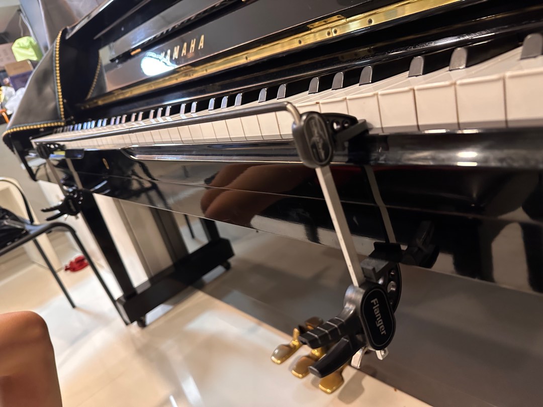 Piano practice prevent collapsing hands supporting hands stick, Hobbies ...