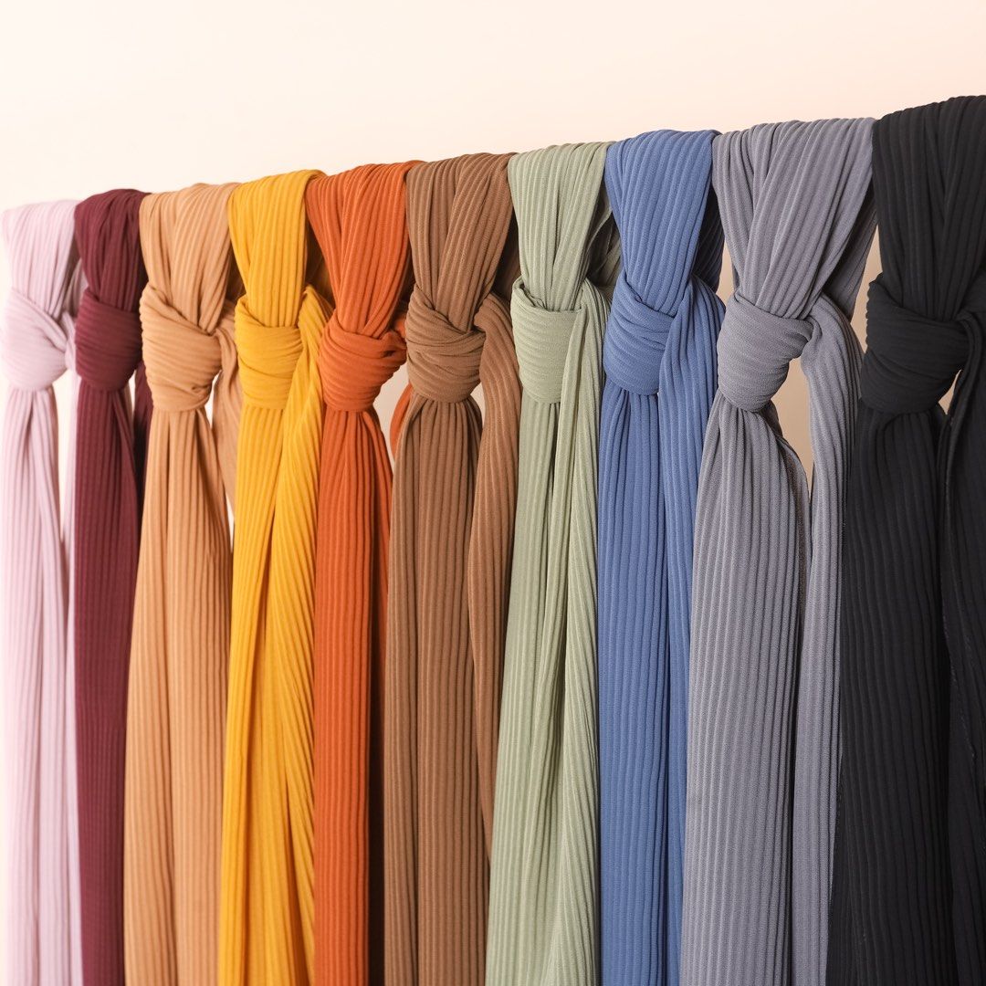Pleats Hijab (Tudung in Plain Colors), Women's Fashion, Muslimah ...