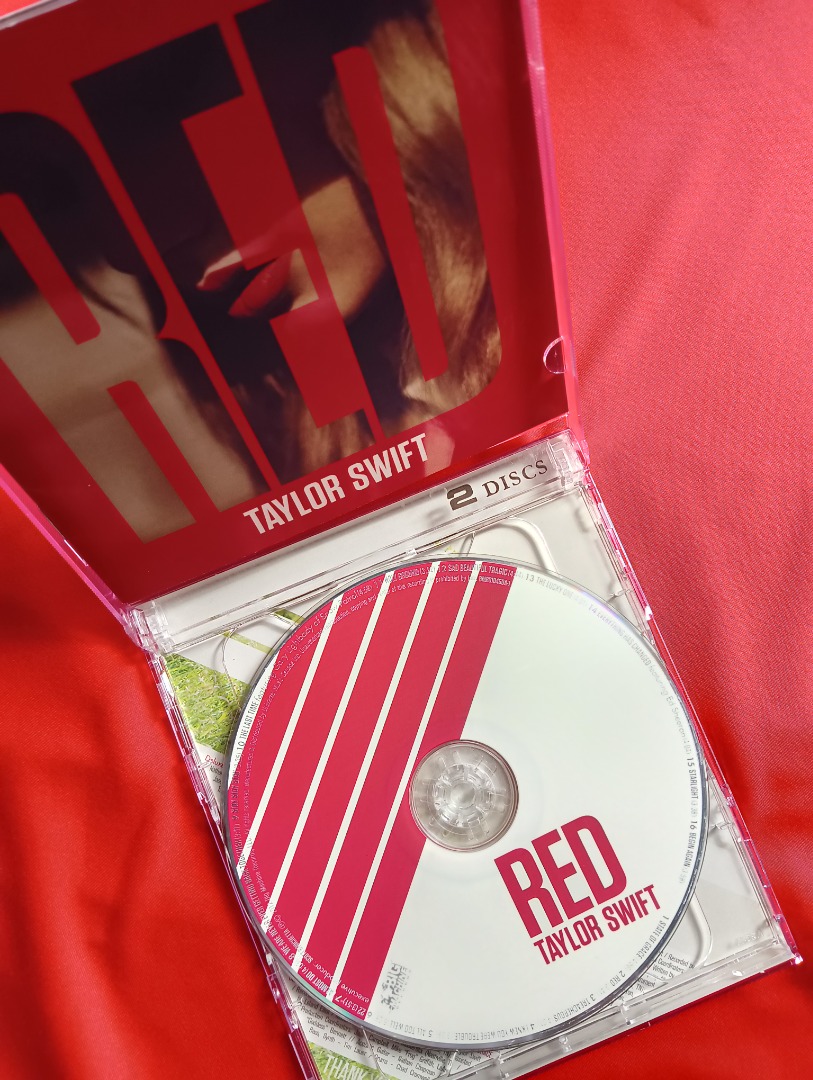 RED Deluxe Taylor Swift on Carousell