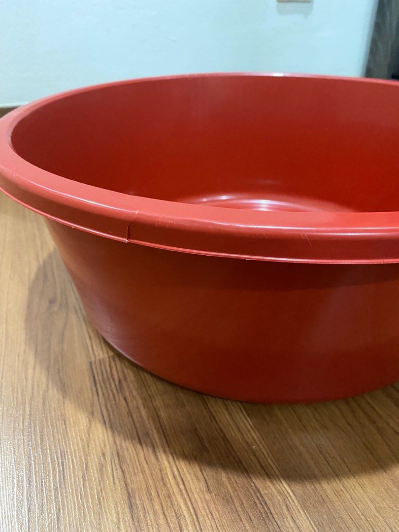 Round Plastic Wash Basin, Furniture & Home Living, Home Improvement ...