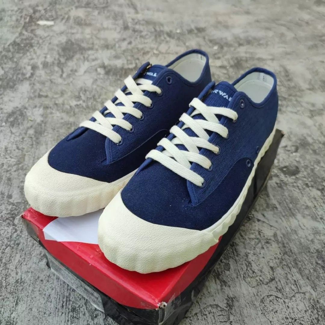 Sepatu original, Fesyen Pria, Sepatu , Sneakers di Carousell