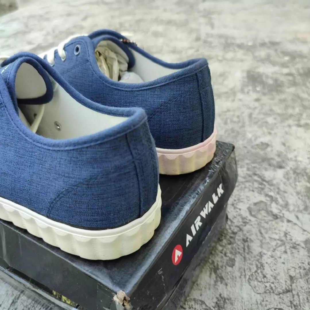 Sepatu original, Fesyen Pria, Sepatu , Sneakers di Carousell