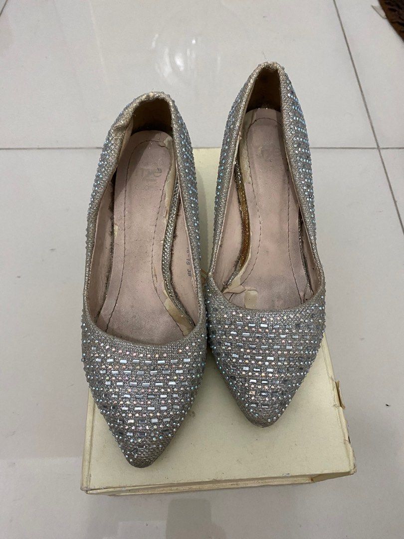 Sepatu pesta, Fesyen Wanita, Sepatu di Carousell