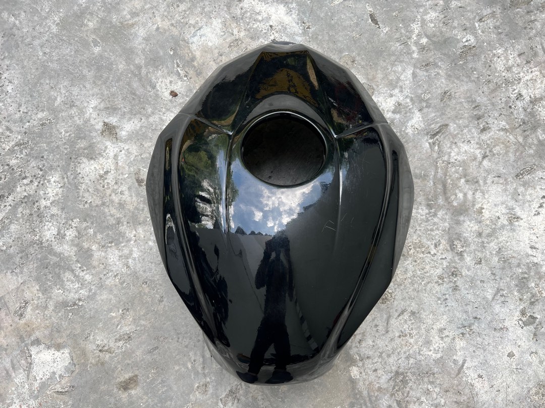 Tank cover Yamaha R15 V2, Motorcycles, Motorcycle Accessories on Carousell