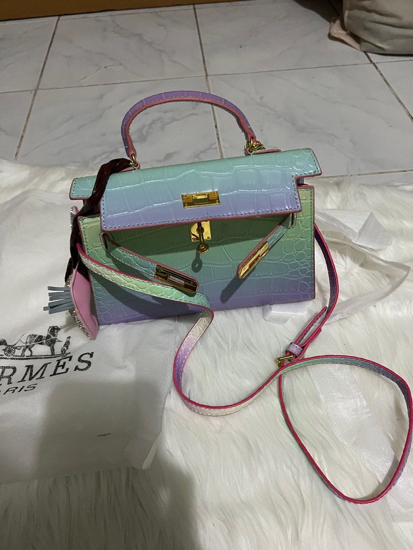Tas Kelly rainbow on Carousell