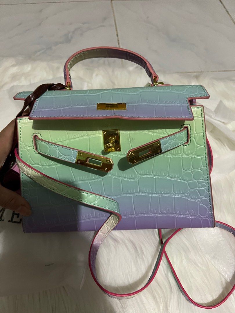 Tas Kelly rainbow on Carousell