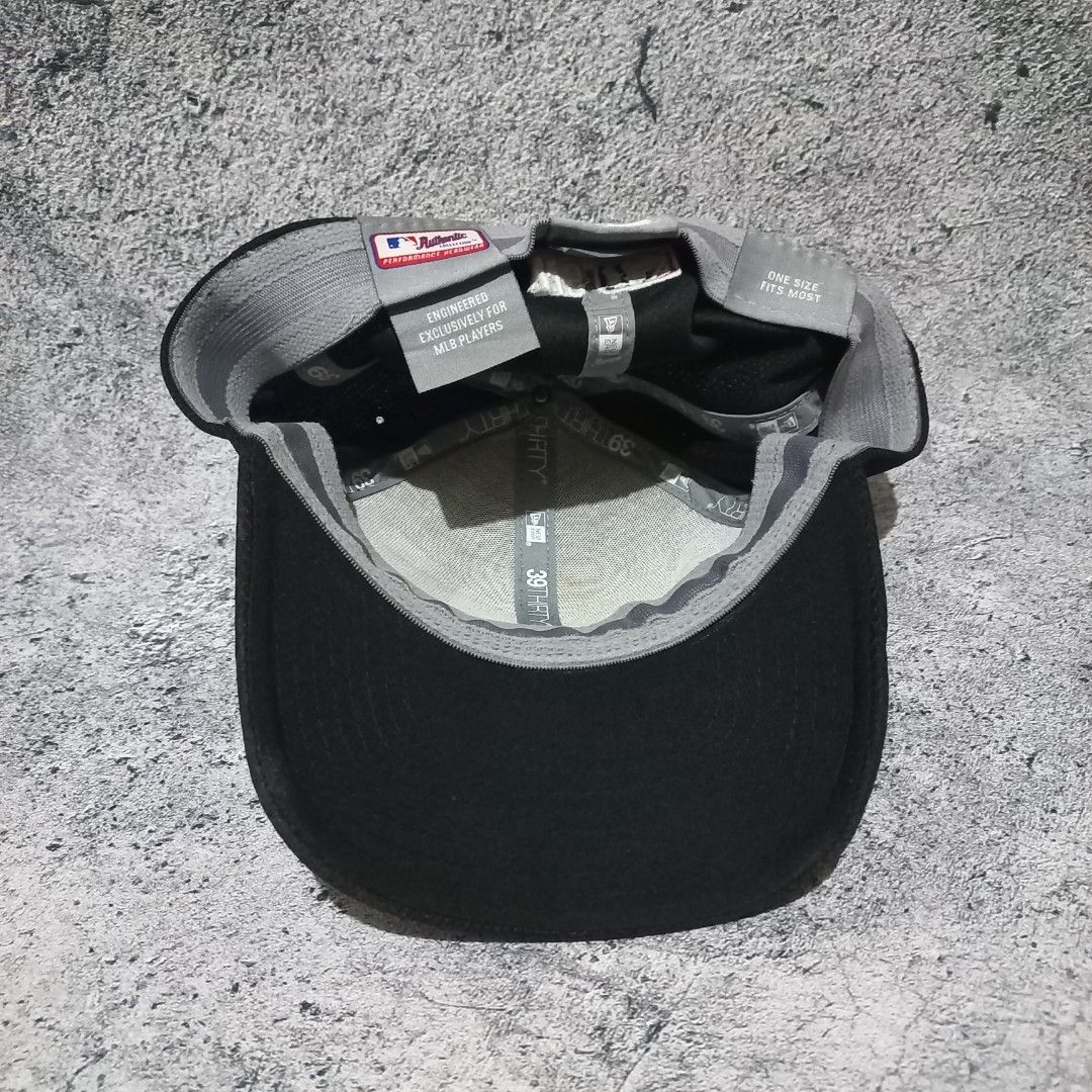 TOPI BUILT UP NEW ERA SCRIPT CHAMPIONS KC, Fesyen Pria, Aksesoris, Topi ...