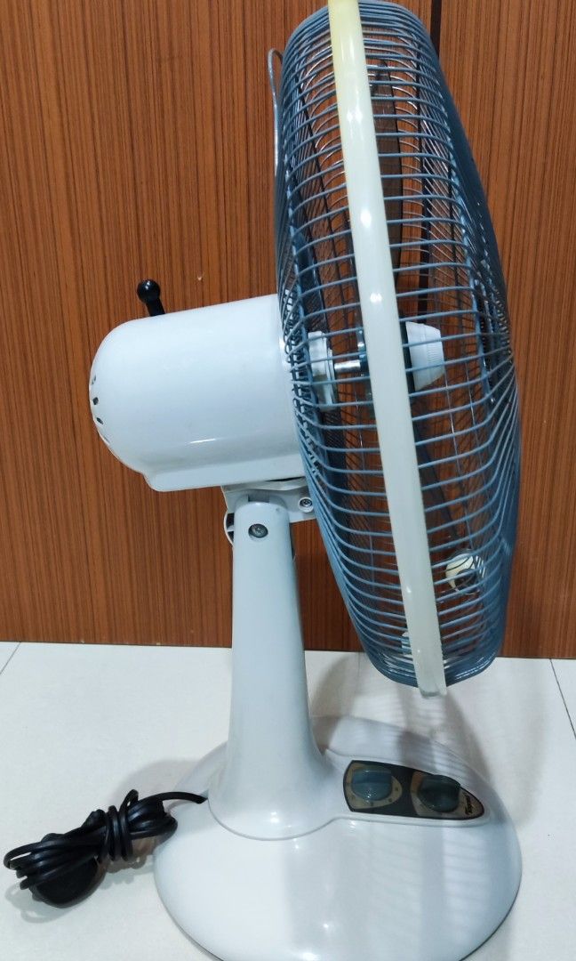 Toyomi 16" big table fan, Furniture & Home Living, Lighting & Fans ...