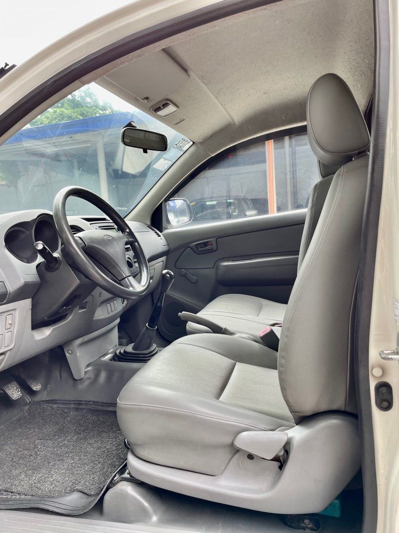 Toyota Hilux Fx 4x2 Manual, Cars for Sale, Used Cars on Carousell