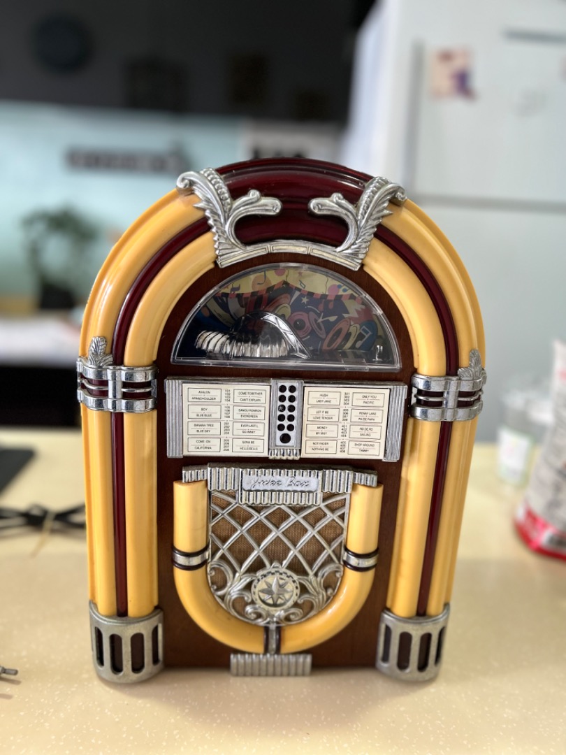 Vintage jukebox radio, Hobbies & Toys, Memorabilia & Collectibles ...