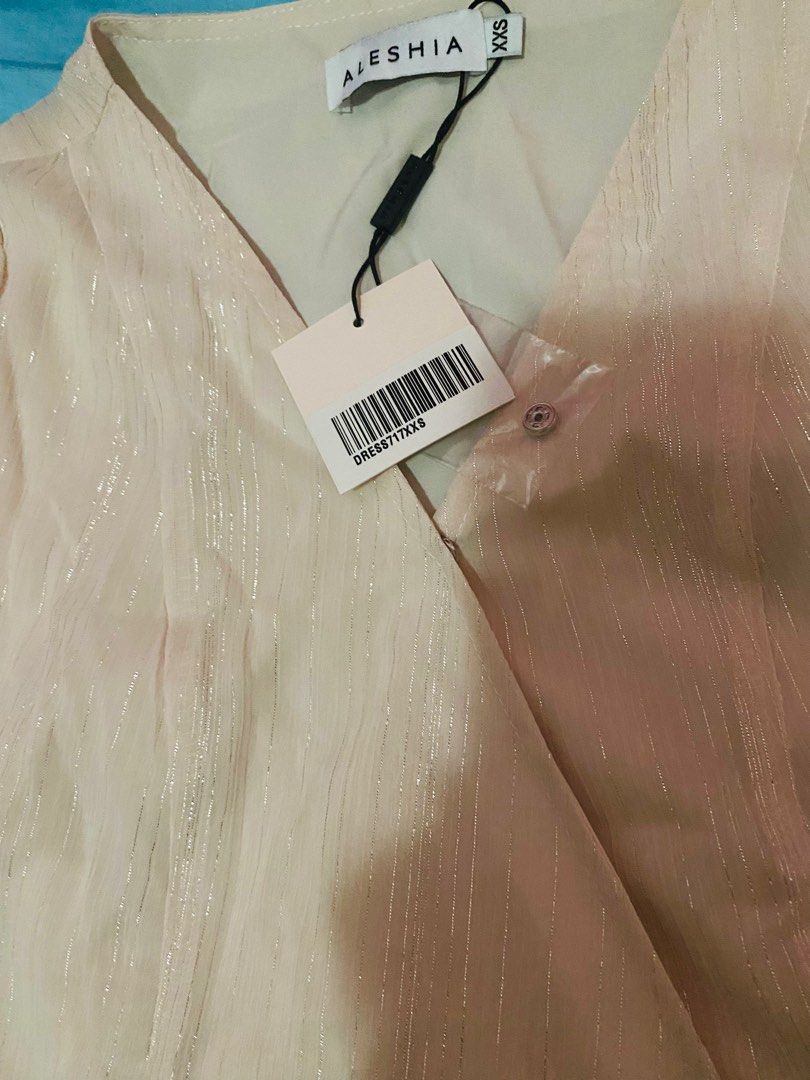 Aleshia Layla Cream Dress, 女裝, 連身裙 & 套裝, 連身裙 - Carousell