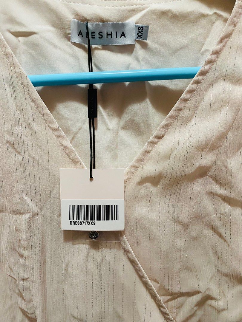 Aleshia Layla Cream Dress, 女裝, 連身裙 & 套裝, 連身裙 - Carousell