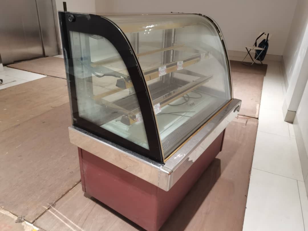 Berjaya 4 feet cake chiller showcase, TV & Home Appliances, Kitchen ...