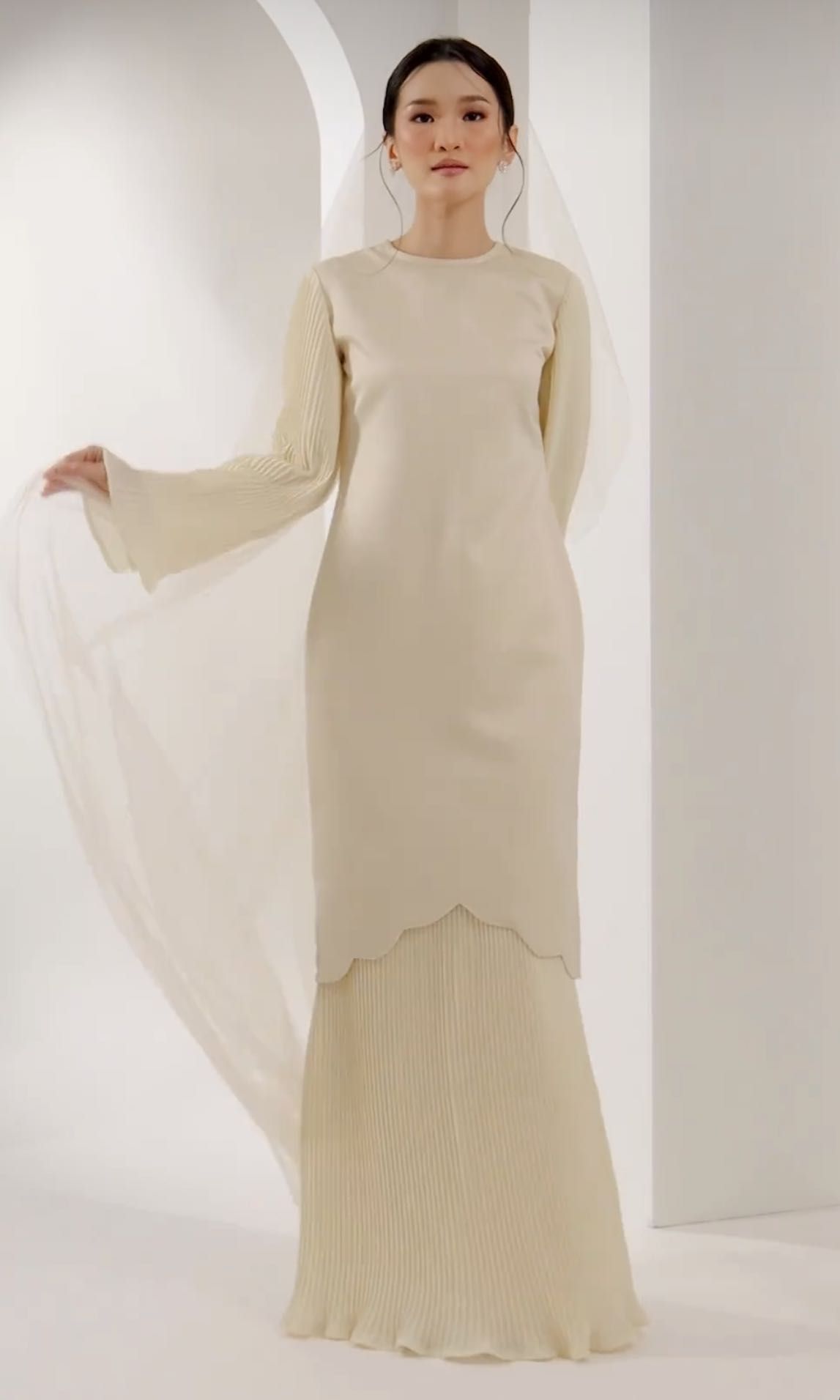 Camellia Empire Teeja Baju Kurung in Champagne, Women's Fashion ...