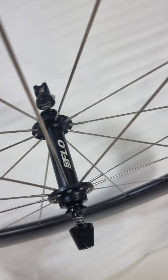 FLO carbon wheelset 700c Rim Brake, Sports Equipment, Bicycles & Parts ...