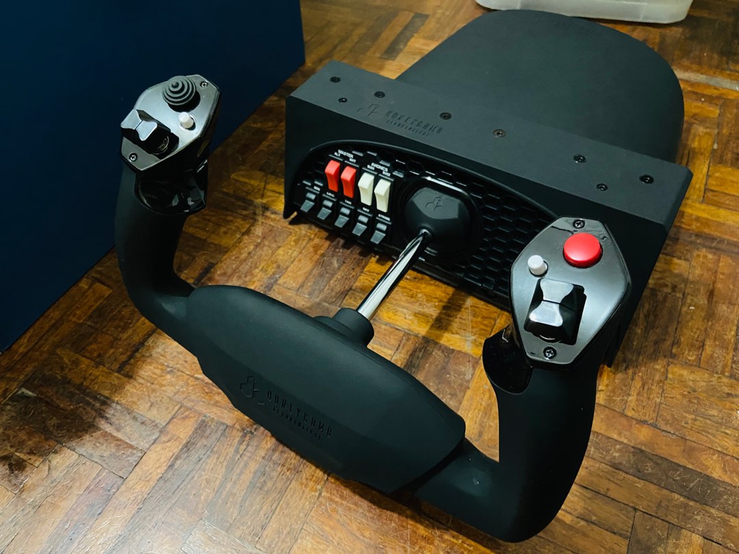 HONEYCOMB ALPHA FLIGHT CONTROLS YOKE AND SWITCH PANEL on Carousell